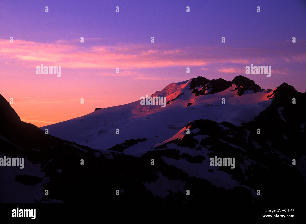 Sunrise on Mt Challenger and the Challenger Glacier from Easy Ridge ...