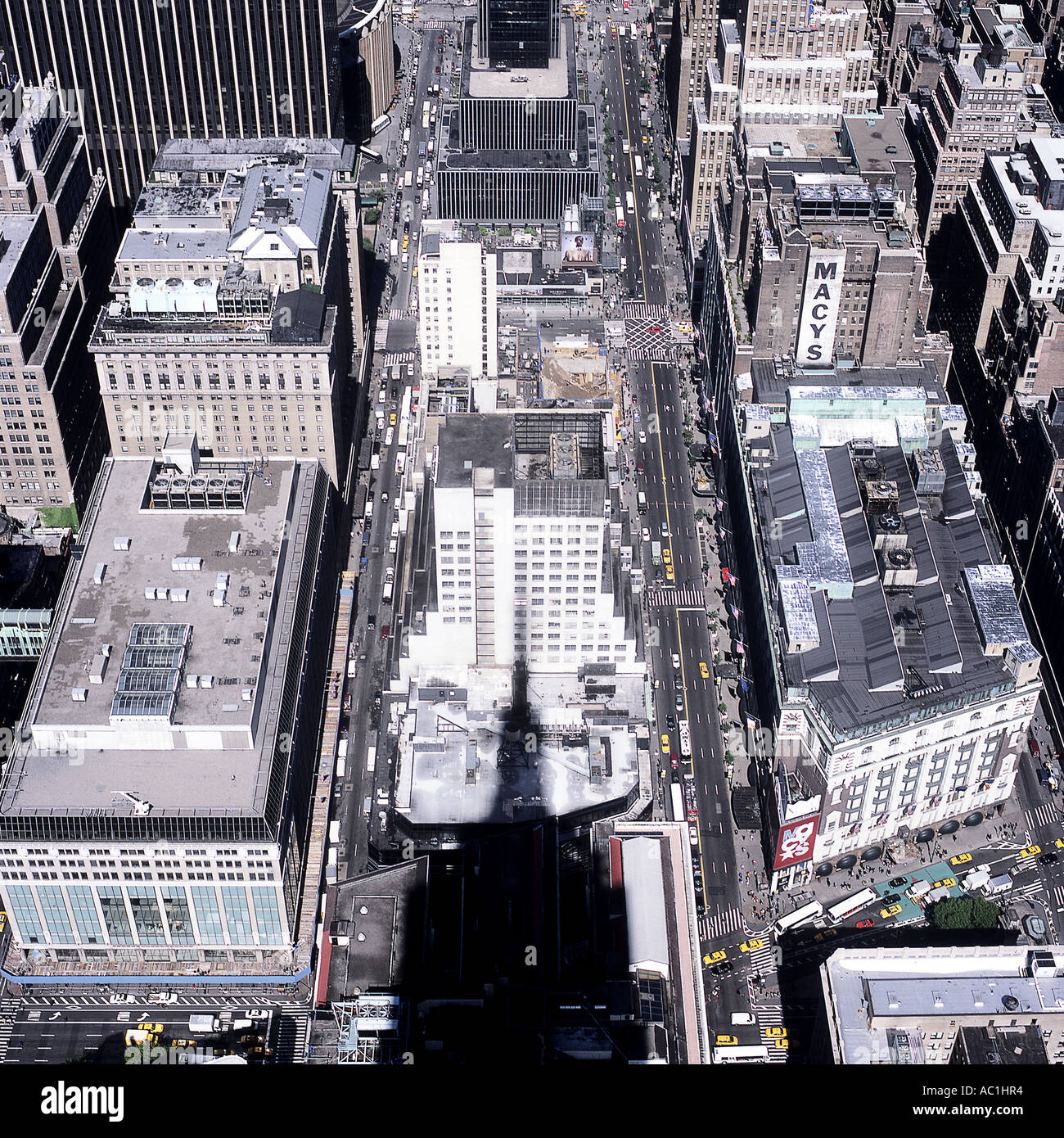 Empire state building shadow hi-res stock photography and images - Alamy