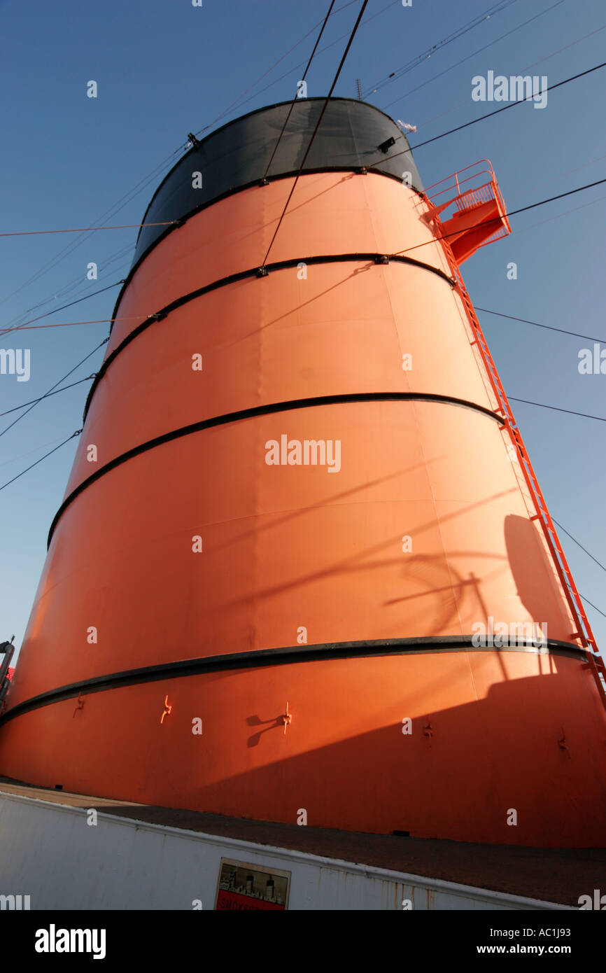 Steam ship funnels hi-res stock photography and images - Alamy