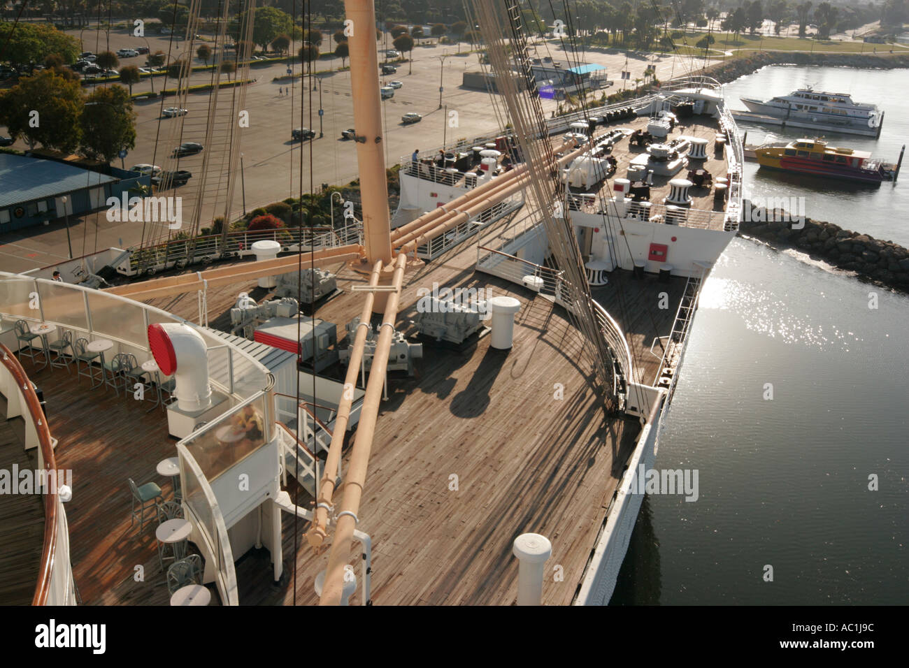 The bow of the rms queen mary hi-res stock photography and images - Alamy