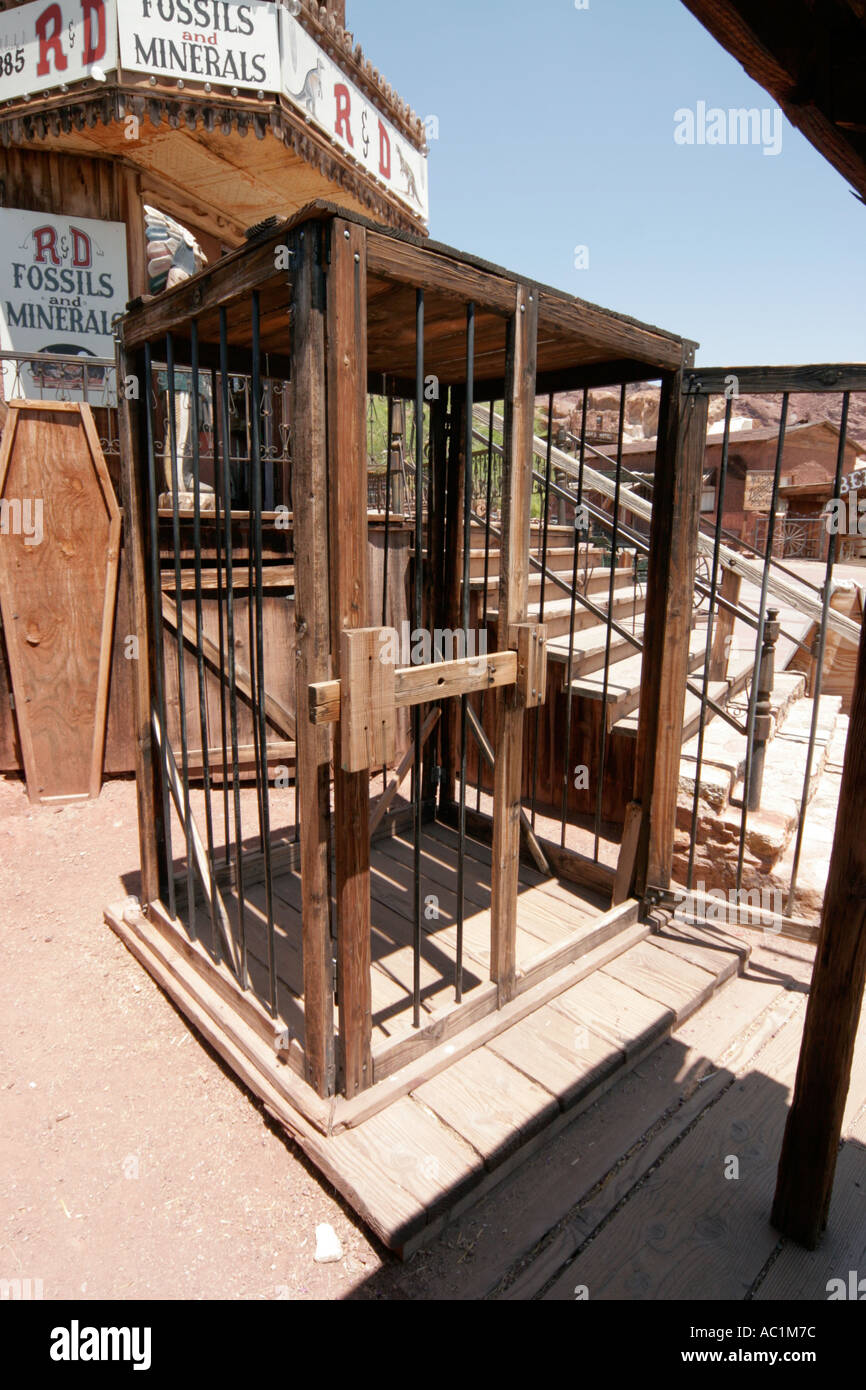Mining cage hi-res stock photography and images - Alamy