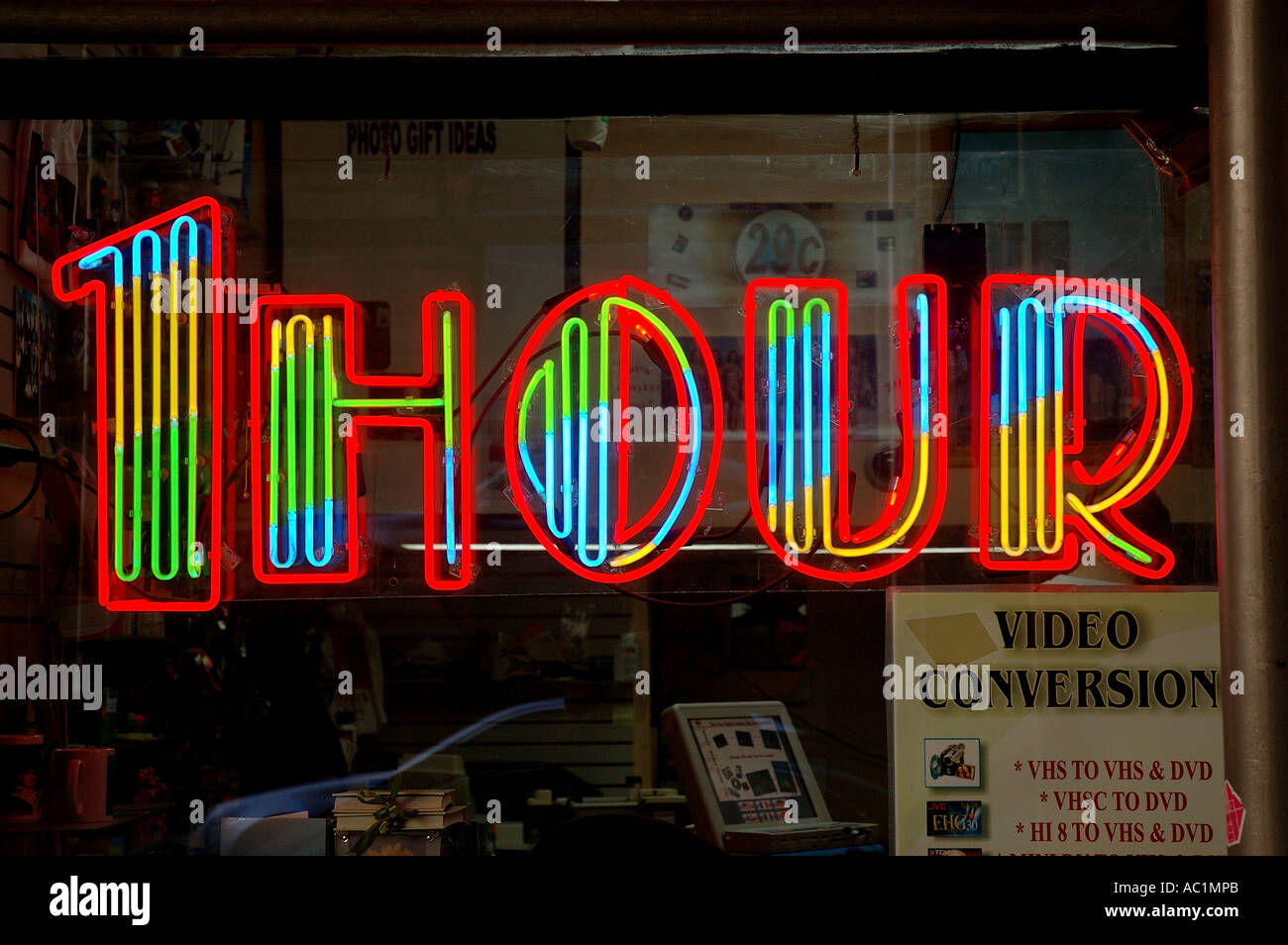 1 hour hi-res stock photography and images - Alamy