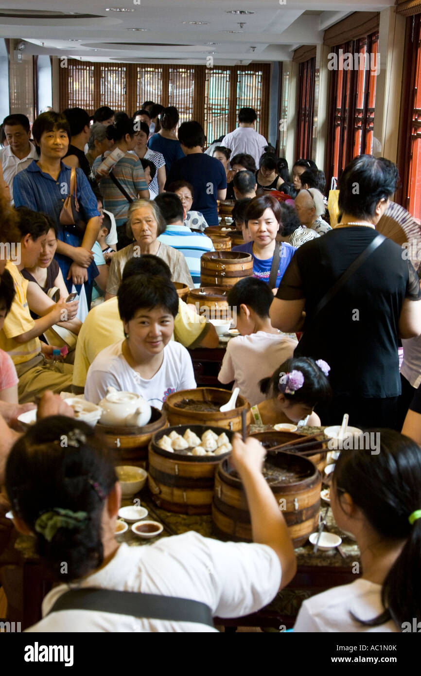 Nanxiang Dumpling House Yuyuan Bazaar Old Town Shanghai China Stock