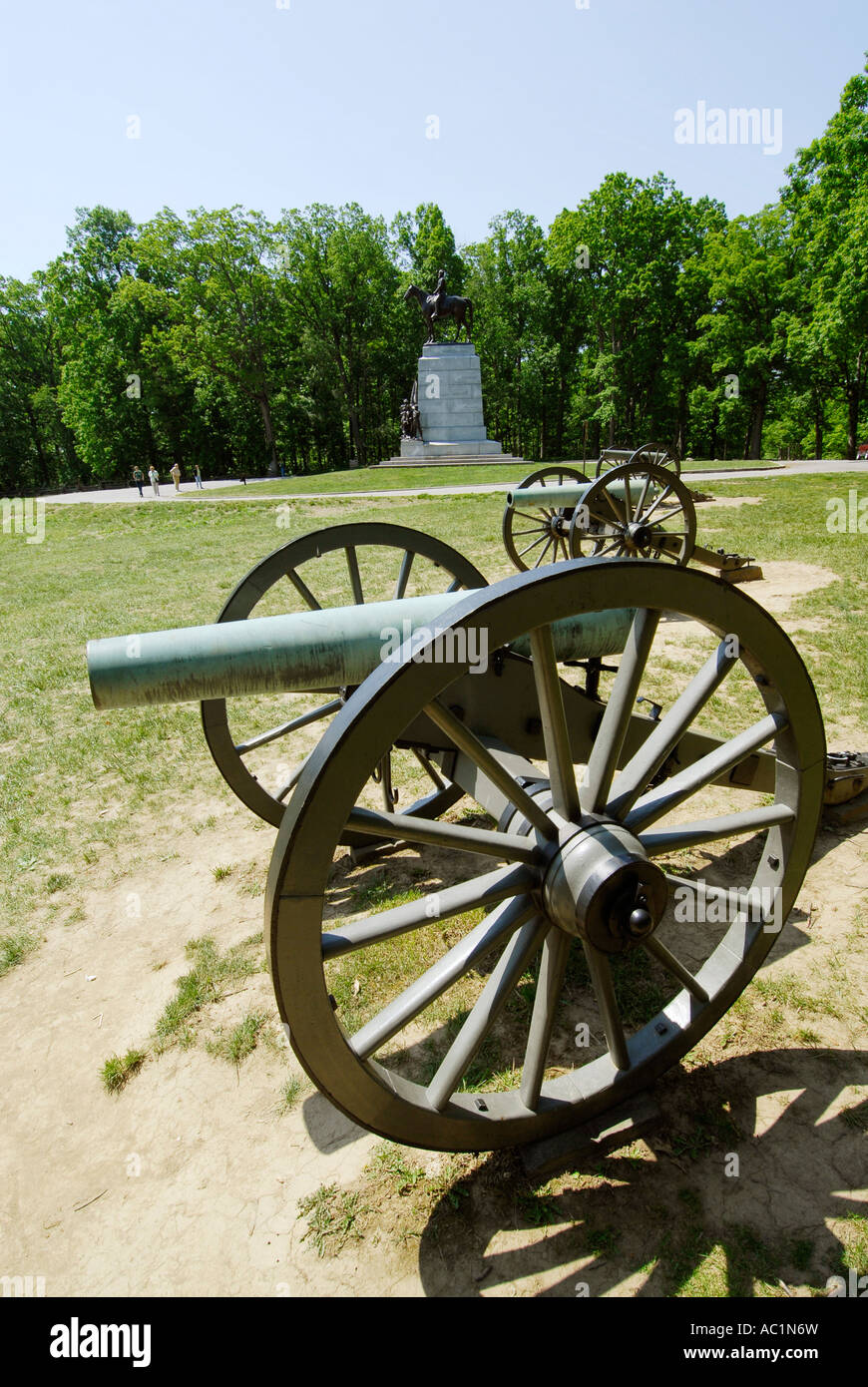 Cannons used in the battle at the Gettysburg National Battlefield Park ...