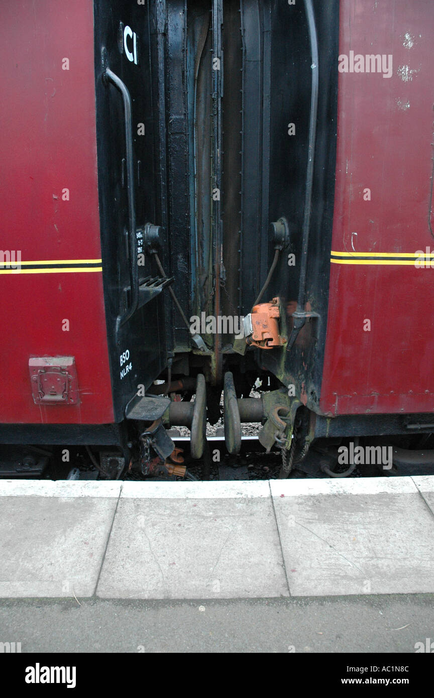 Vintage steam train carriage coupling hi-res stock photography and ...