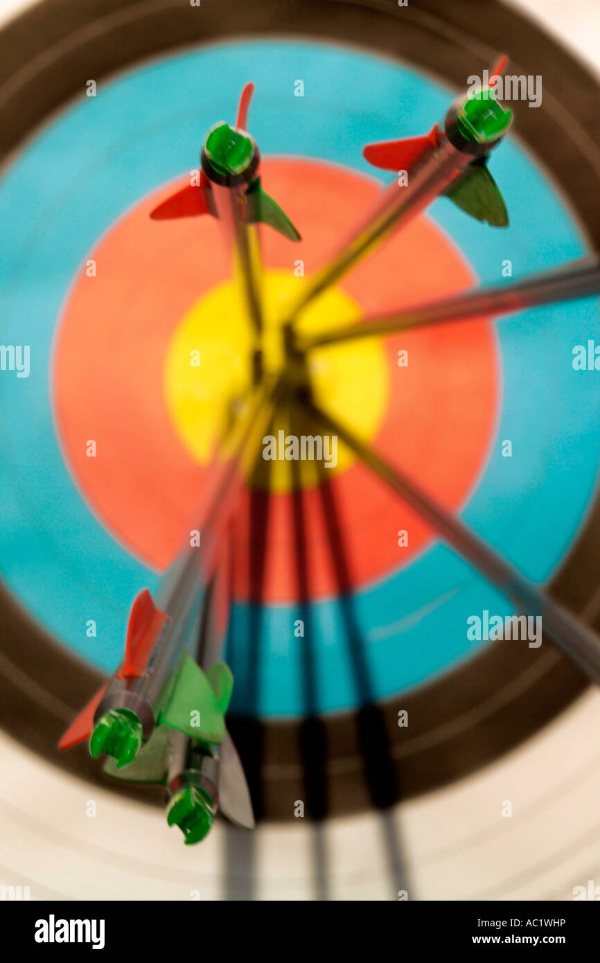 Arrows in bull´s eye Stock Photo - Alamy