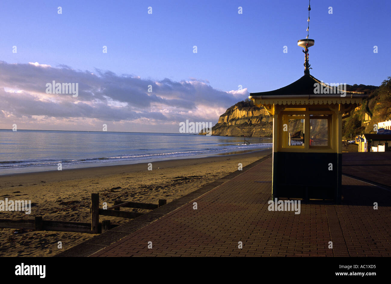 Isle of Wight Shanklin beach from promenade with shelter Stock Photo ...