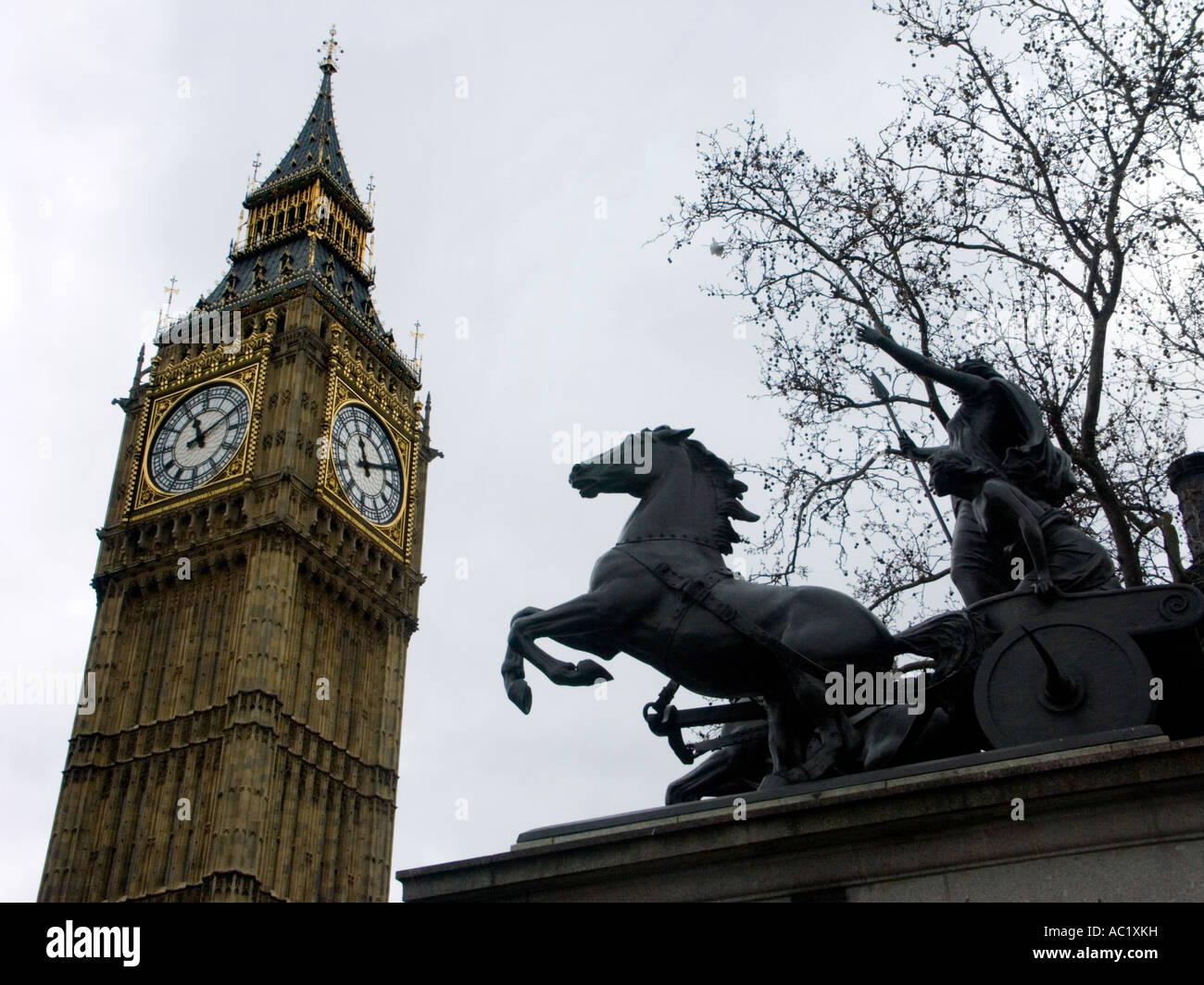 Statue boudicca westminster bridge london hi-res stock photography and ...