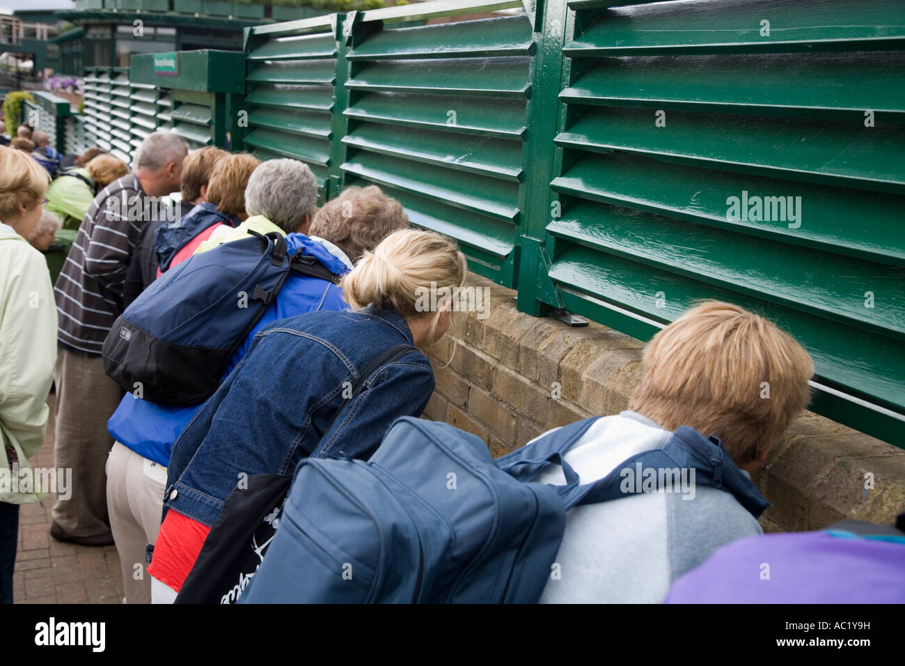 Tennis fans watch play through cracks in the louvre screens during game ...