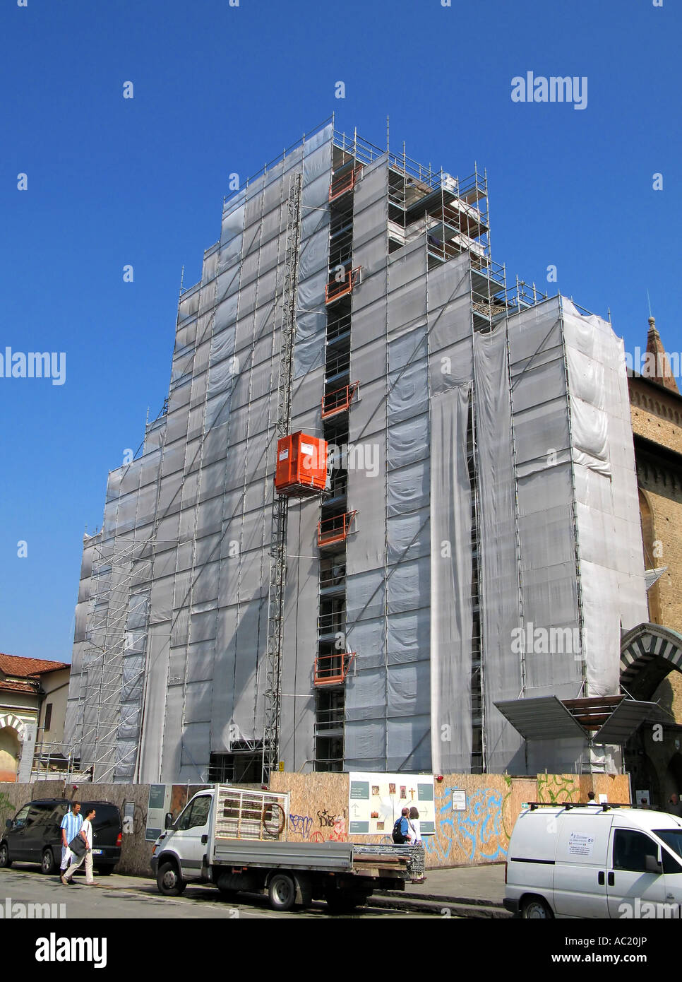 SCAFFOLDING FOR RENOVATION OF SANTA MARIA NOVELLA CHURCH FACELIFT ...