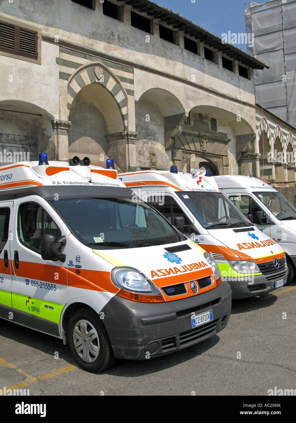 AMBULANCES IN FRONT OF CLOISTER FLORENCE ITALY Stock Photo - Alamy