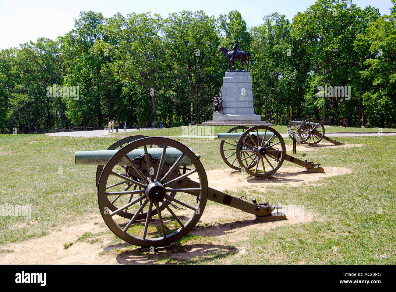 Cannons used in the battle at the Gettysburg National Battlefield Park ...