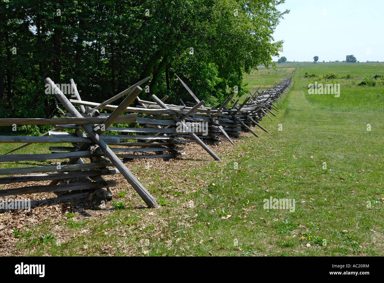 Fence line at Gettysburg National Battlefield Park and Cemetery ...