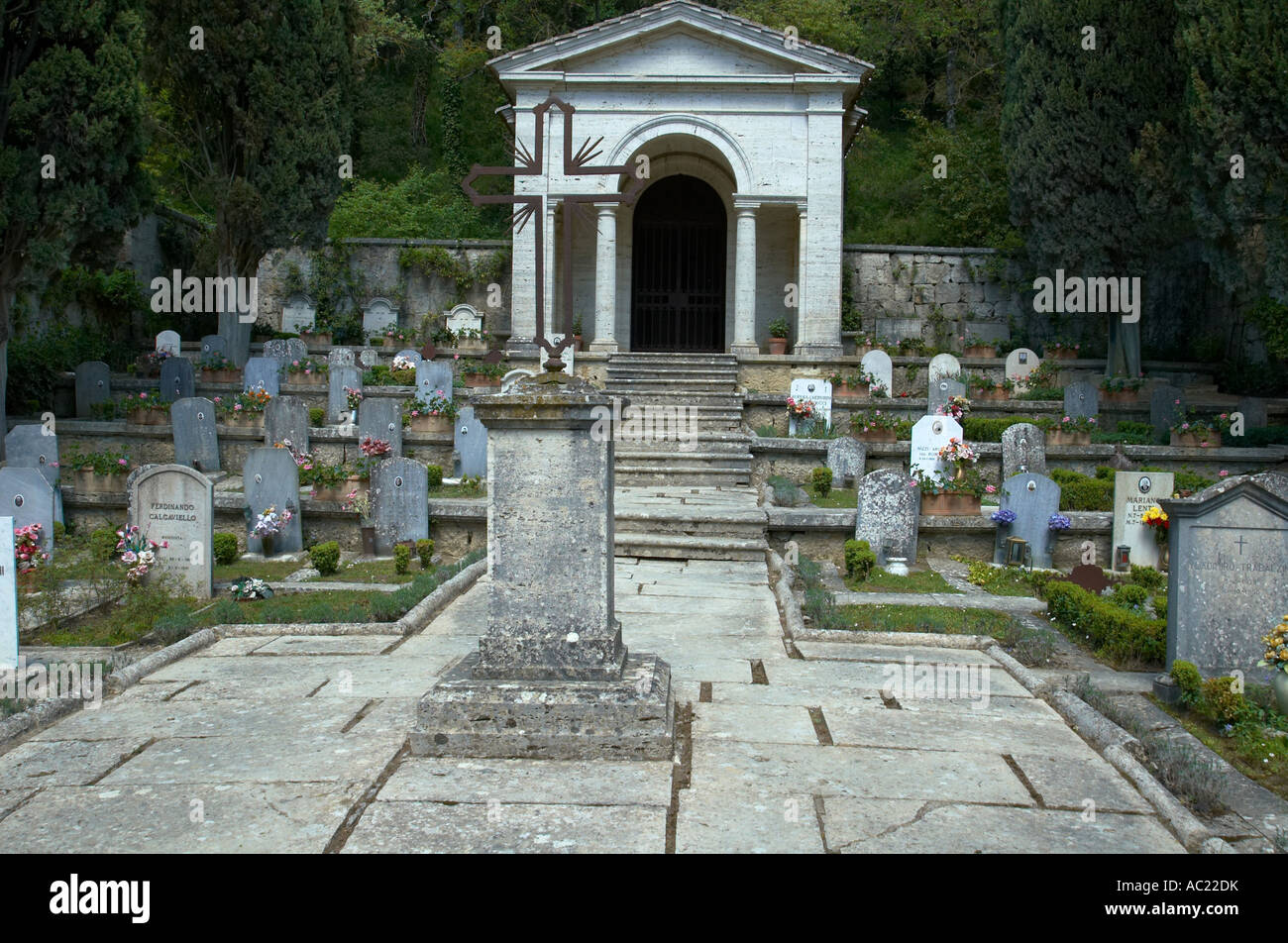 Italy graveyard hi-res stock photography and images - Alamy