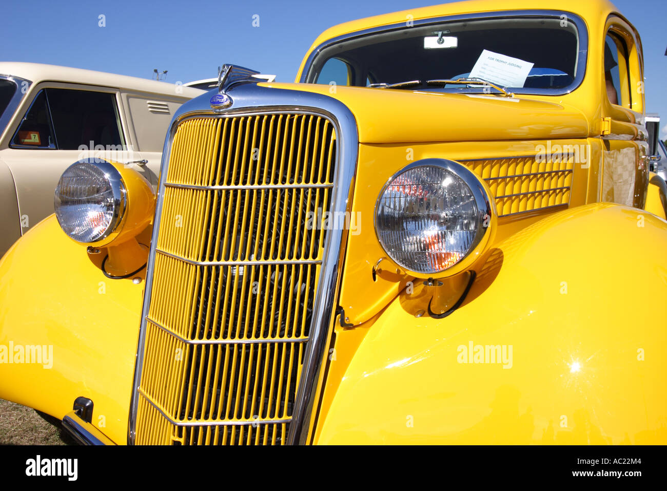FRONT SIDE WIDE VIEW YELLOW FORD HORIZONTAL BAPDB7887 Stock Photo - Alamy