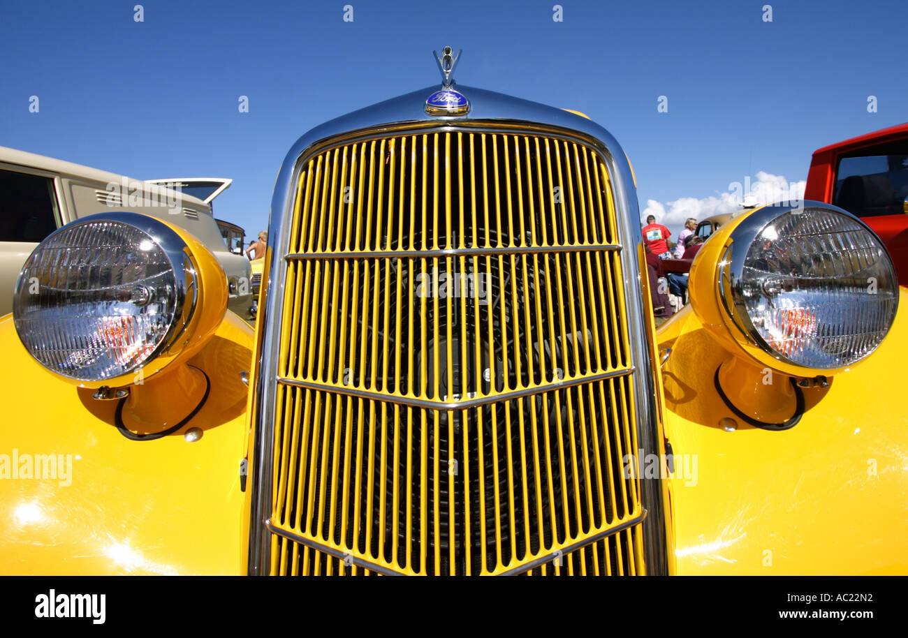 FRONT VIEW YELLOW FORD HORIZONTAL BAPDB7892 Stock Photo - Alamy