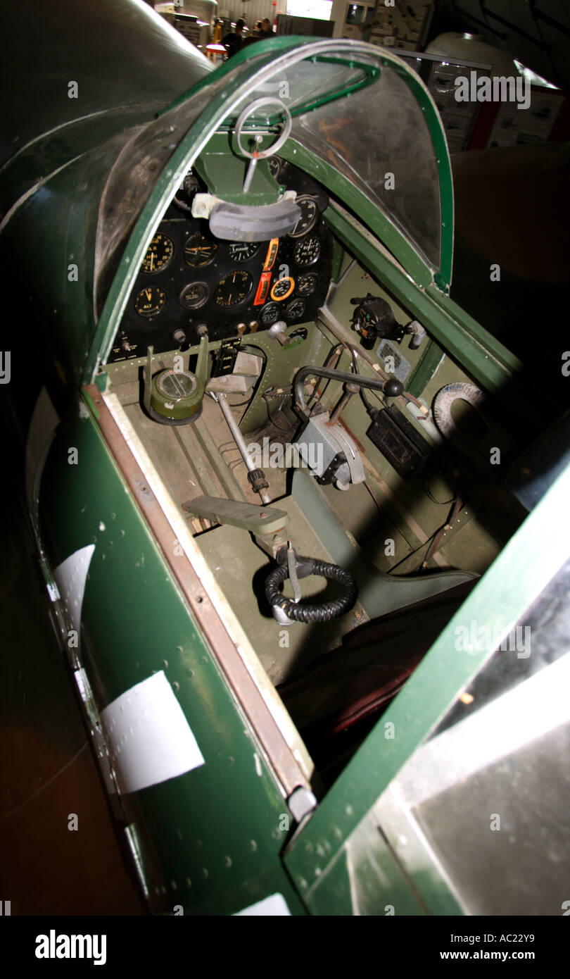 COCKPIT OF SUPERMARINE SPITFIRE AIRCRAFT VERTICAL BAPDB7933 Stock Photo ...
