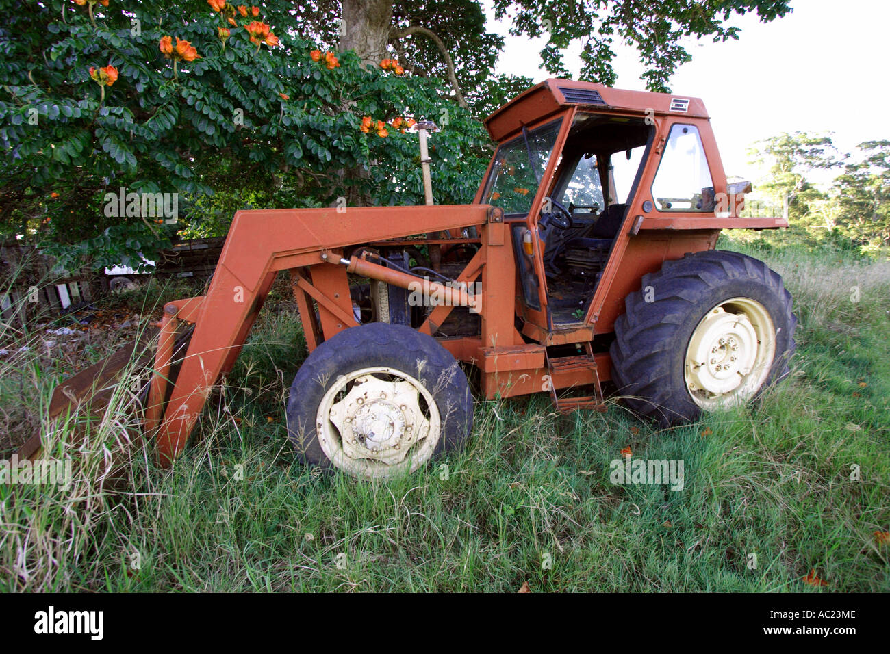 OLD RED TRACTOR ON A FARM SIDE VIEW HORIZONTAL BAPD7773 Stock Photo - Alamy