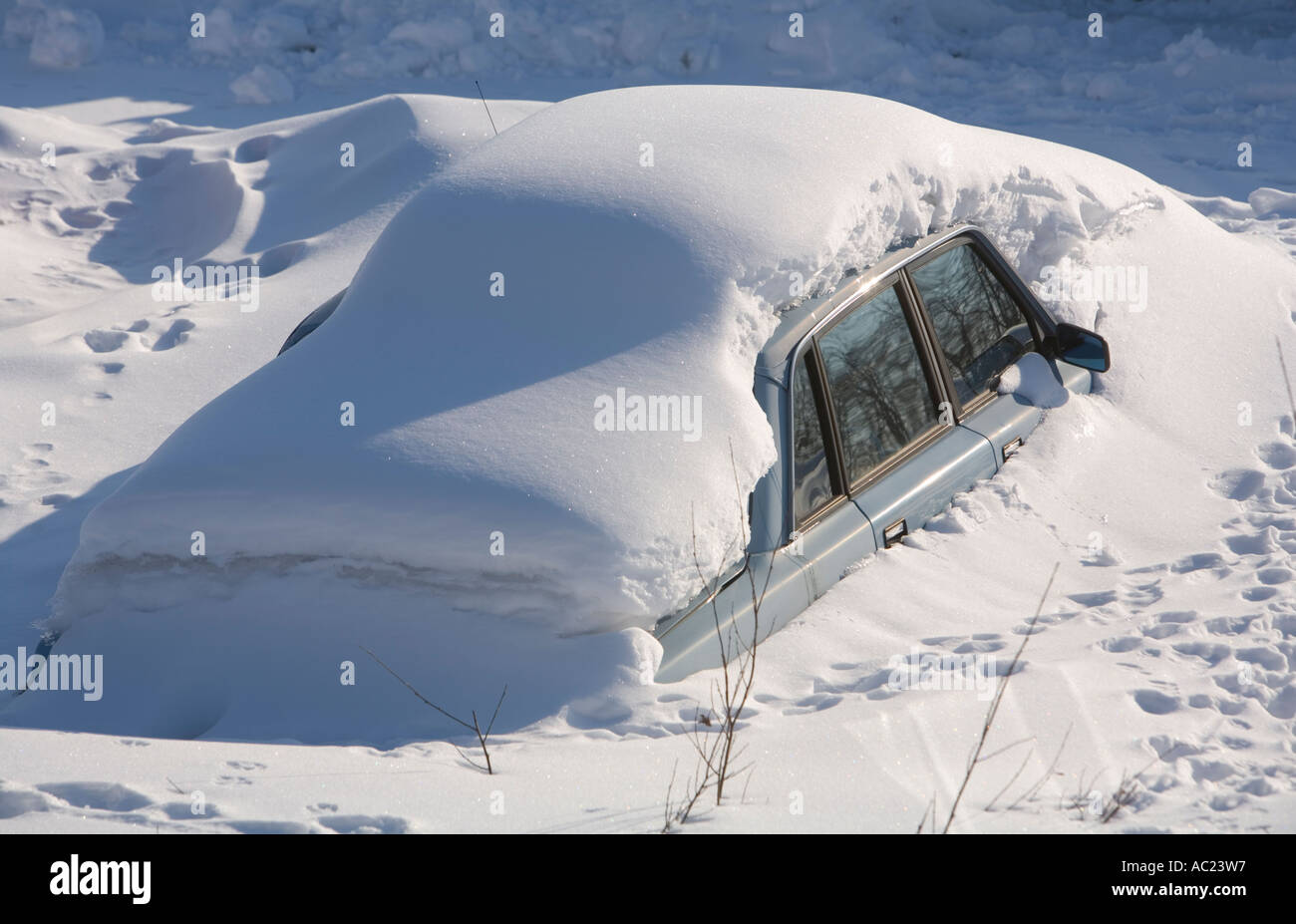 Car stuck in snow cars hi-res stock photography and images - Alamy