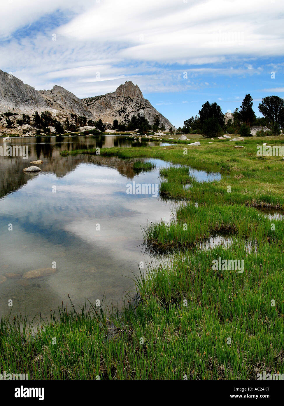 Young lakes yosemite hi-res stock photography and images - Alamy
