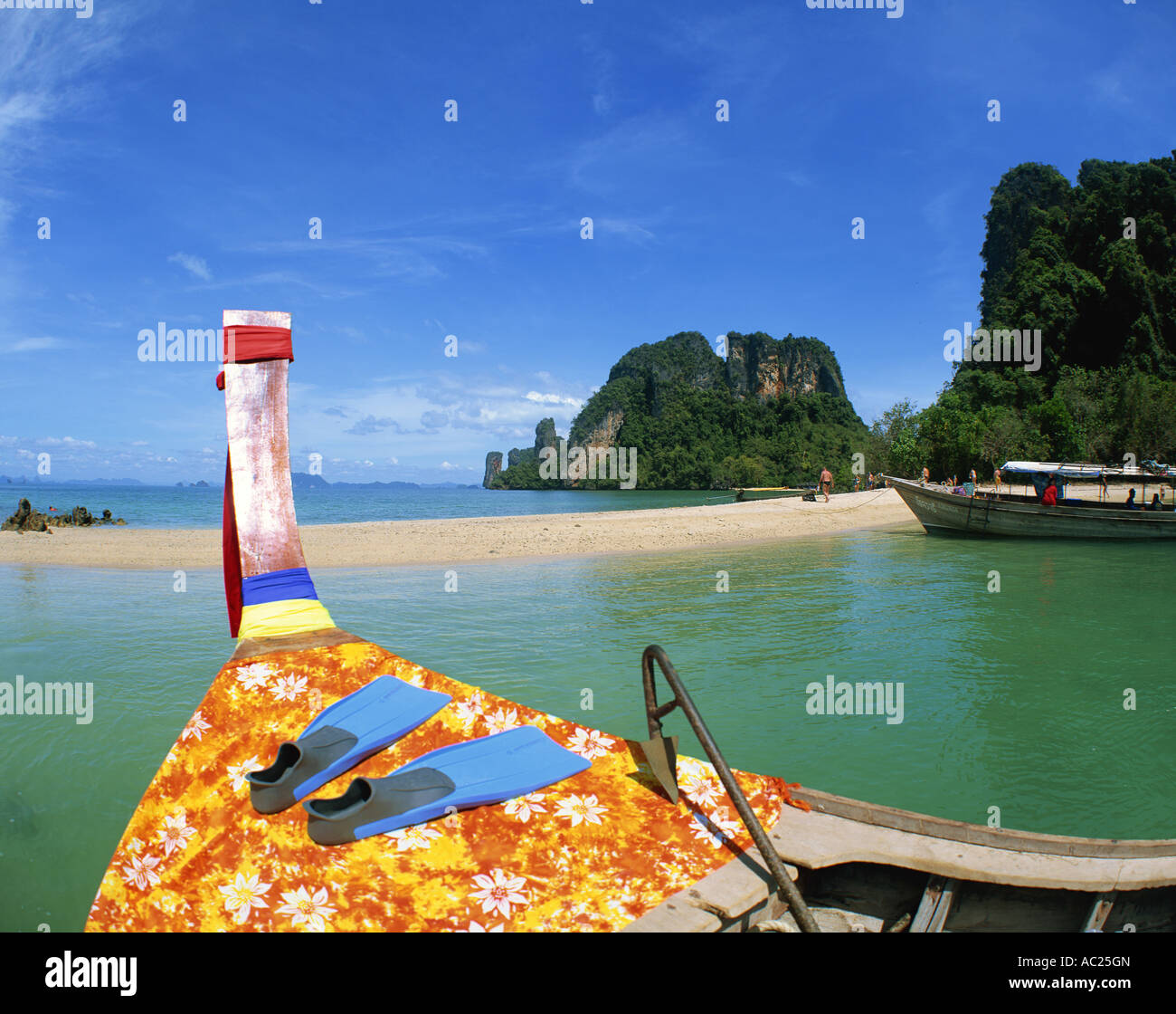 Boat perspective of island and sandbank Stock Photo - Alamy