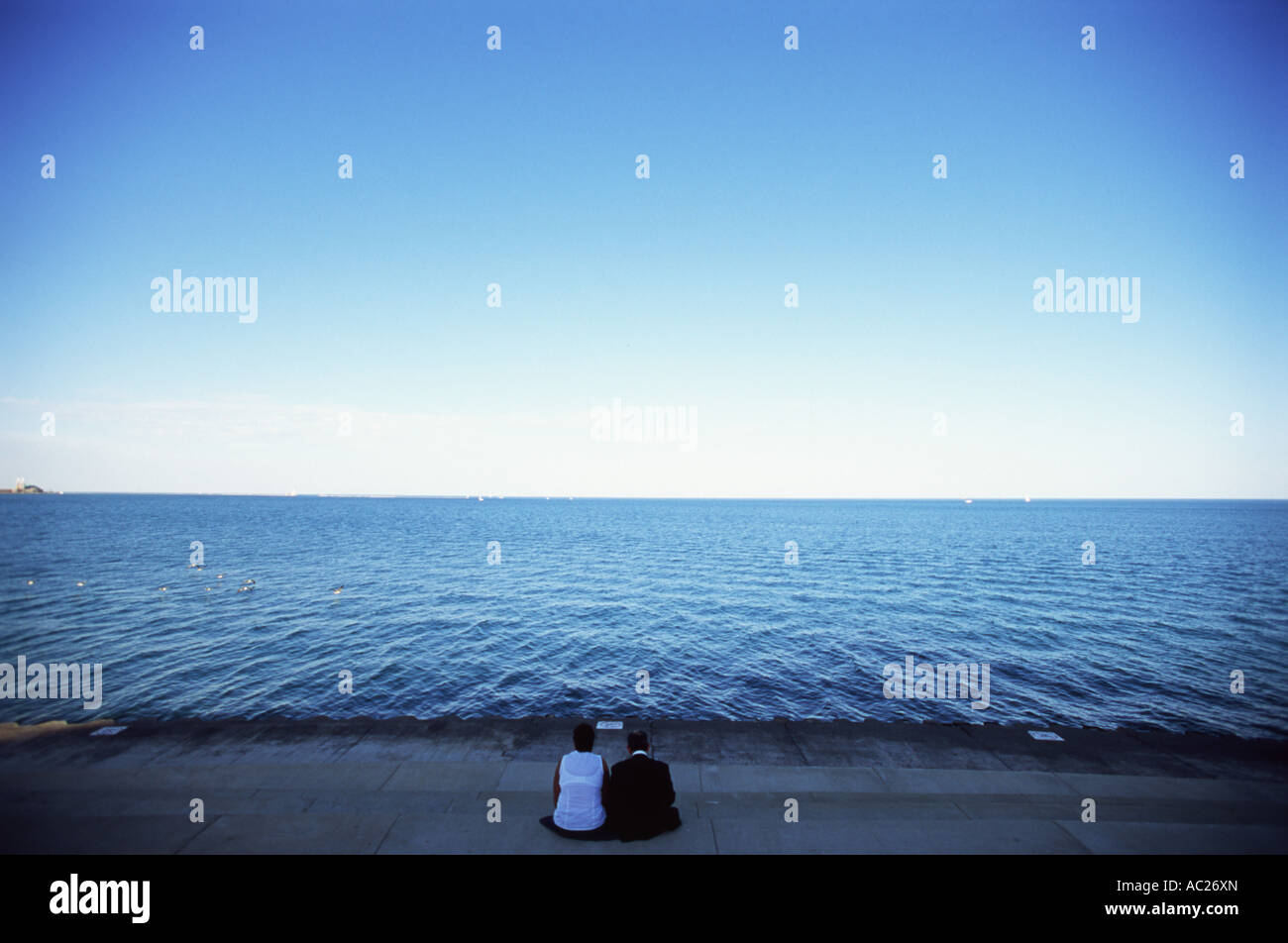 People looking ocean hi-res stock photography and images - Alamy