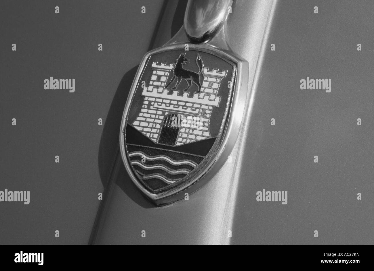 Volkswagen car logo Black and White Stock Photos & Images - Alamy