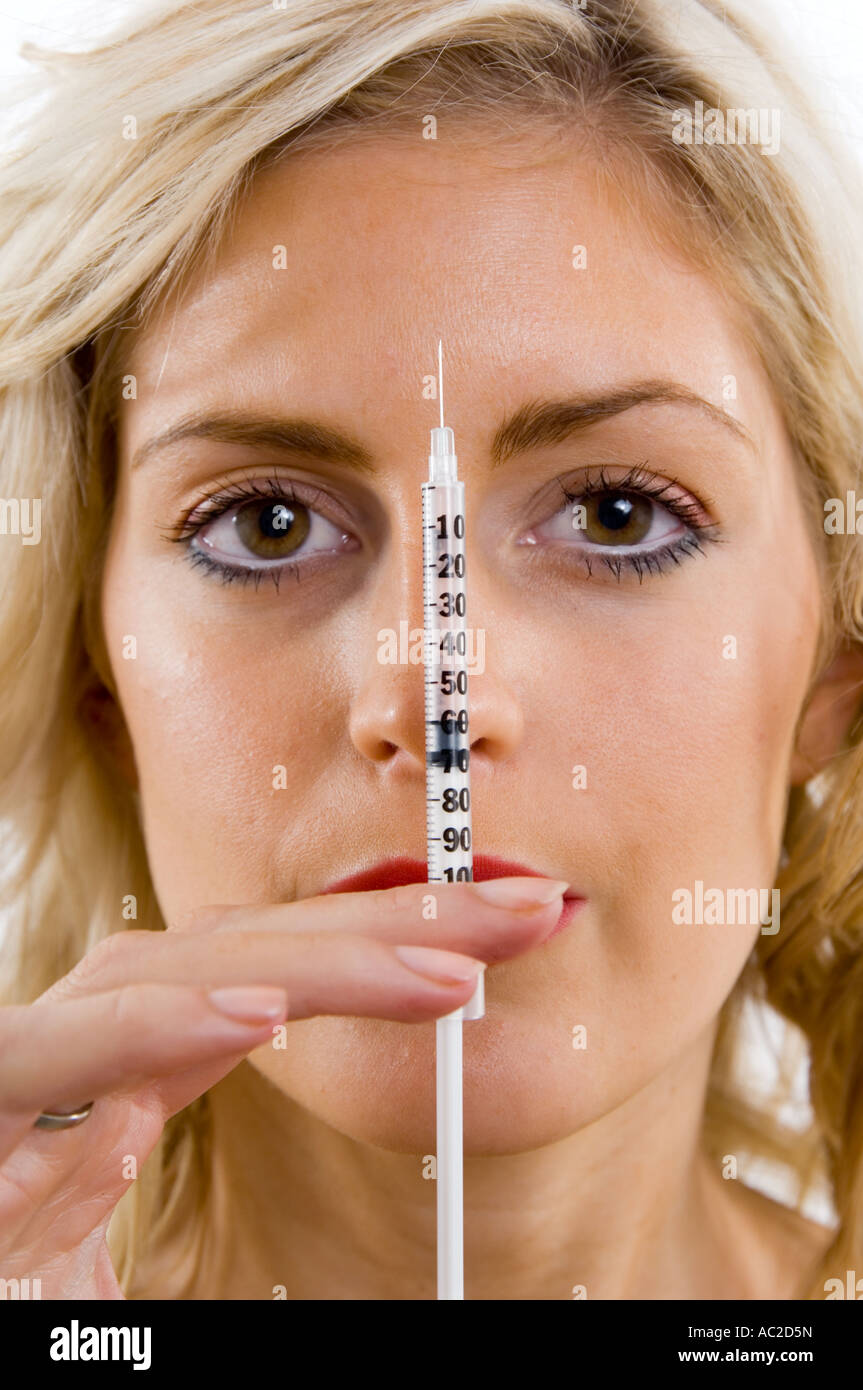 woman holding a syringe Stock Photo - Alamy