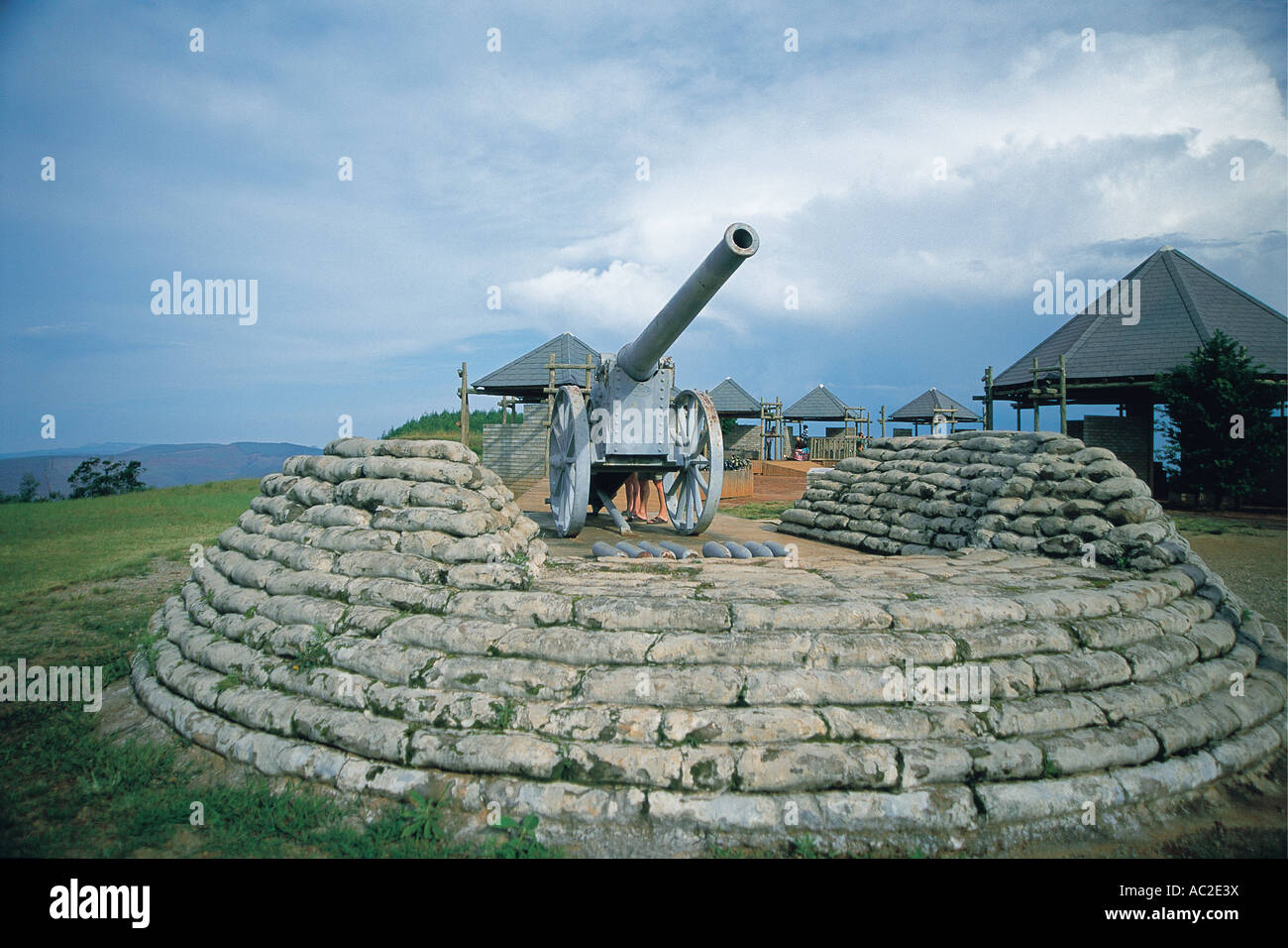 Long tom gun hi-res stock photography and images - Alamy