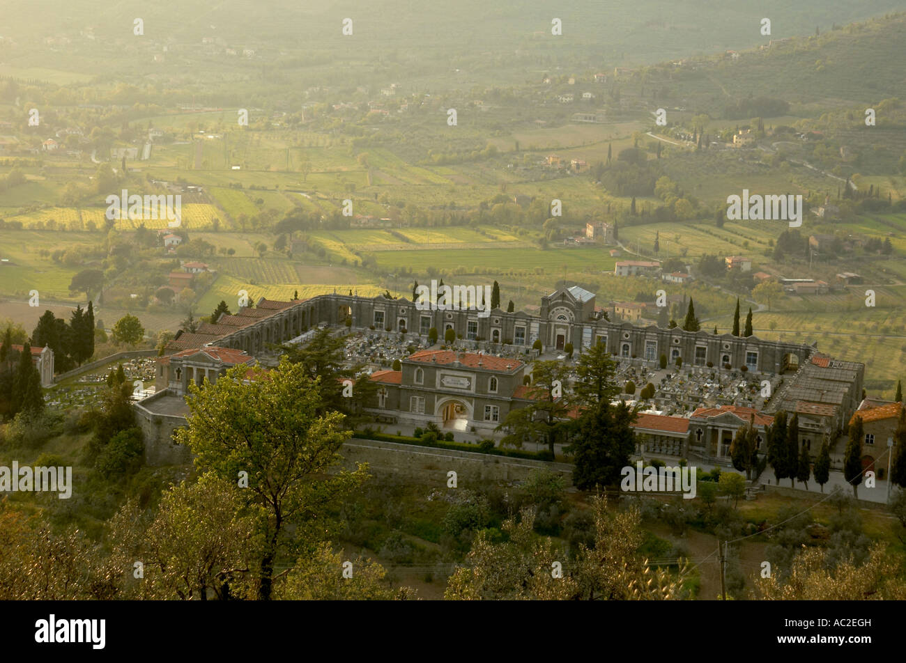 Walled cemetery hi-res stock photography and images - Alamy