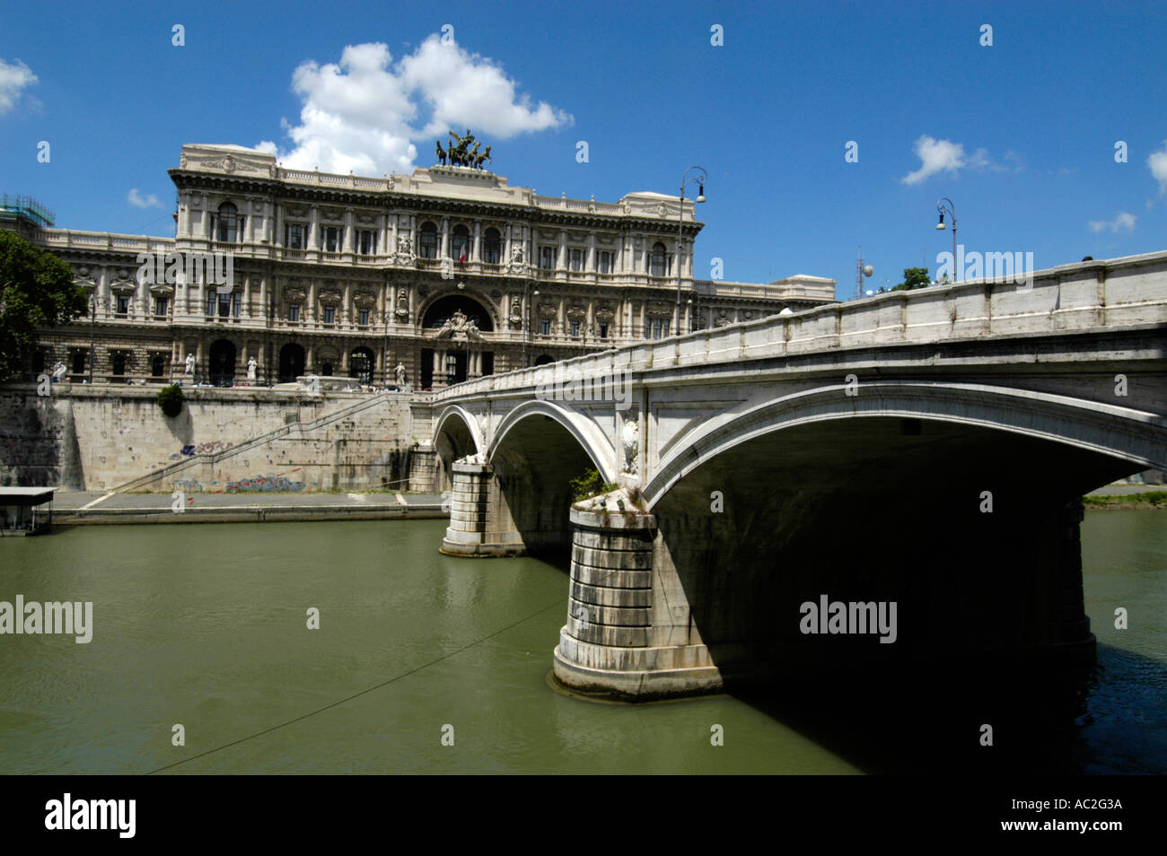 Ponte Umberto I over the River Tiber and Palazzo di Giustizia Rome ...