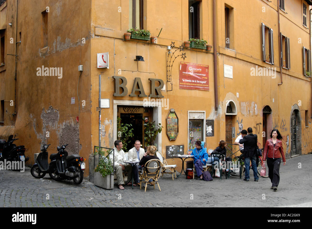 Bar in Trastevere Rome Italy Stock Photo: 4249704 - Alamy