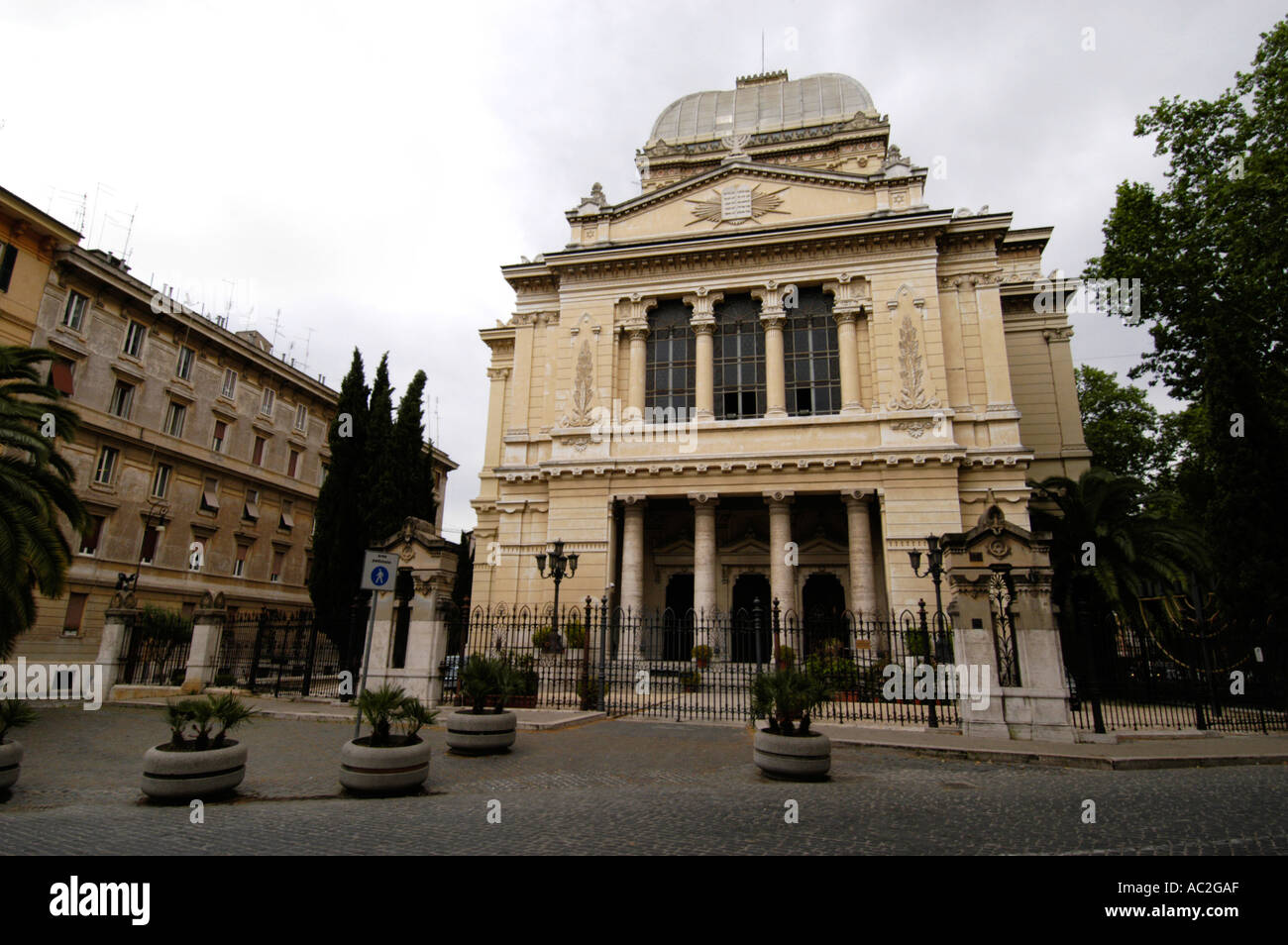 Synagogue of rome hi-res stock photography and images - Alamy