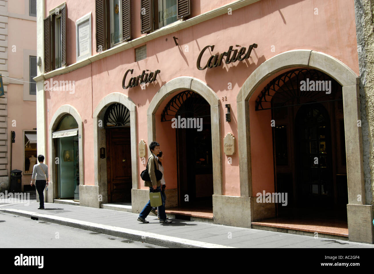 Rome streets via condotti hi-res stock photography and images - Alamy