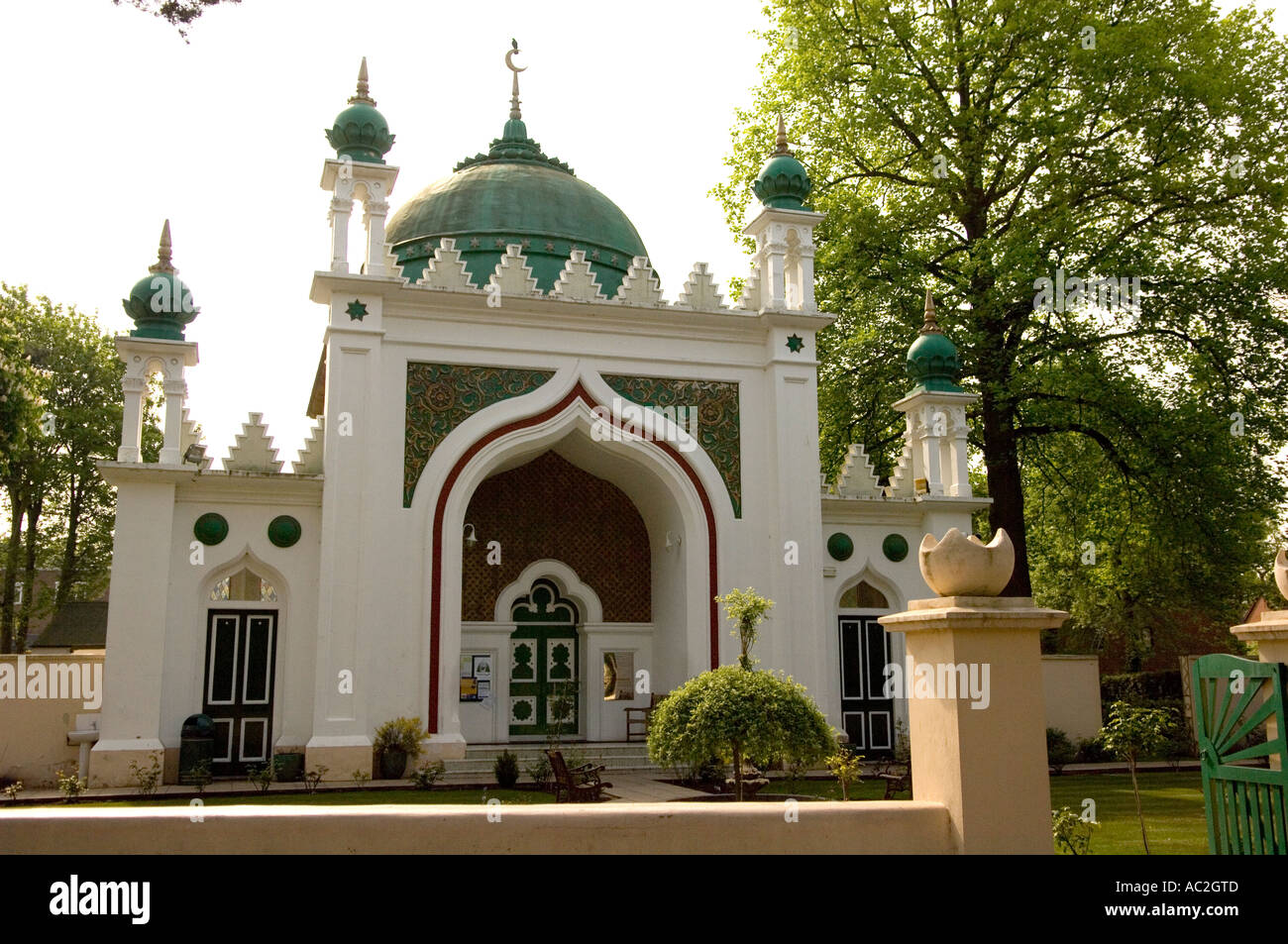 Shah jehan mosque woking hi-res stock photography and images - Alamy
