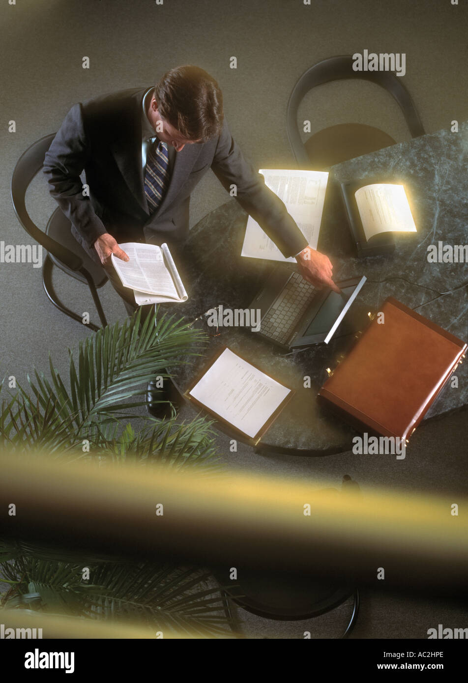 Birds eye view table conference hi-res stock photography and images - Alamy
