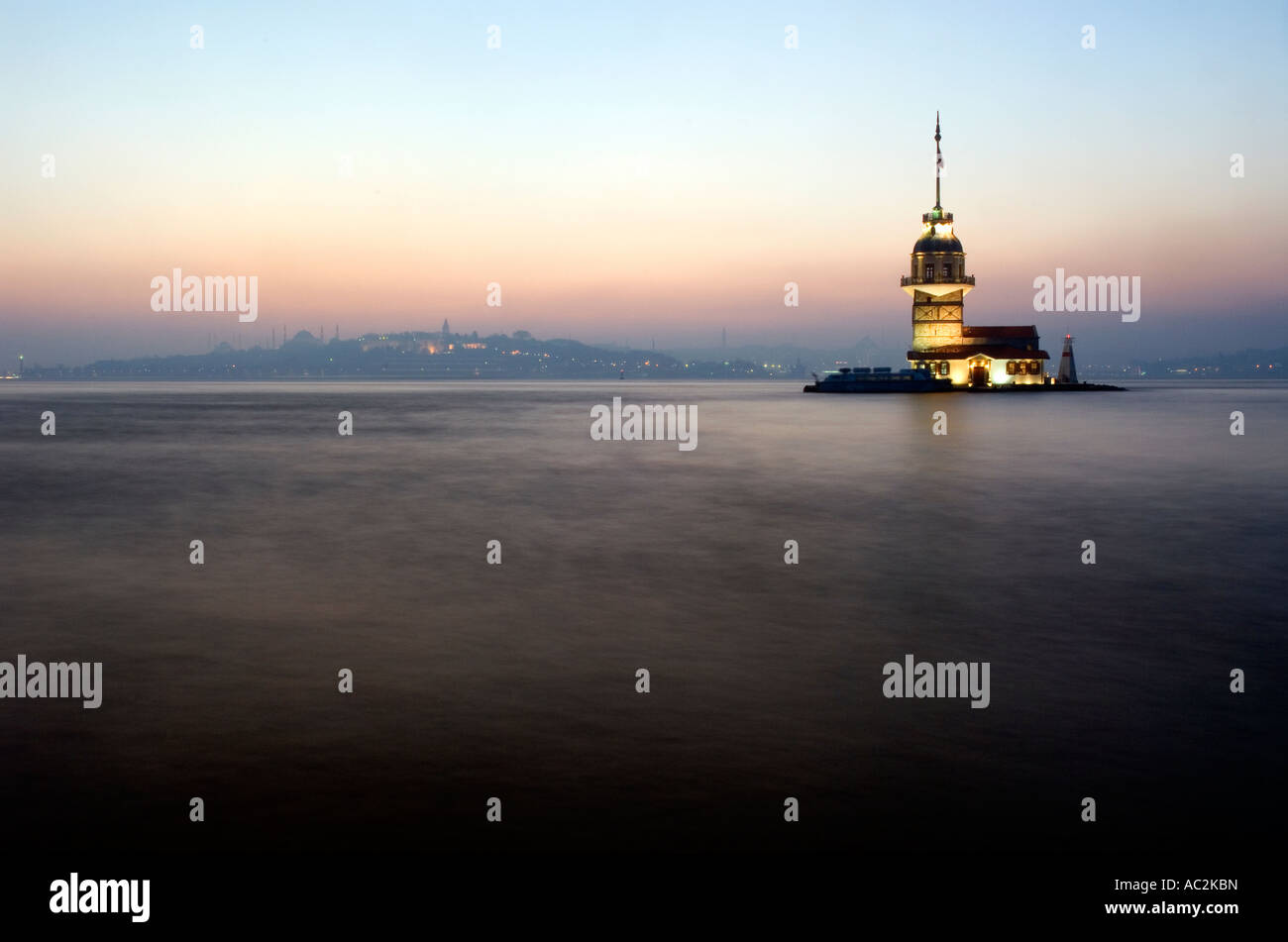 Kiz Kulesi, the Maiden's Tower, Istanbul Stock Photo - Alamy