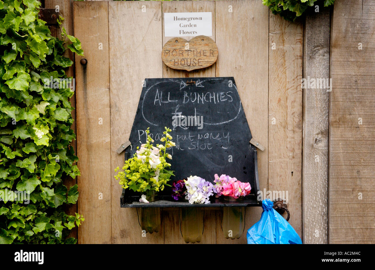 Town honesty stall flower hi-res stock photography and images - Alamy