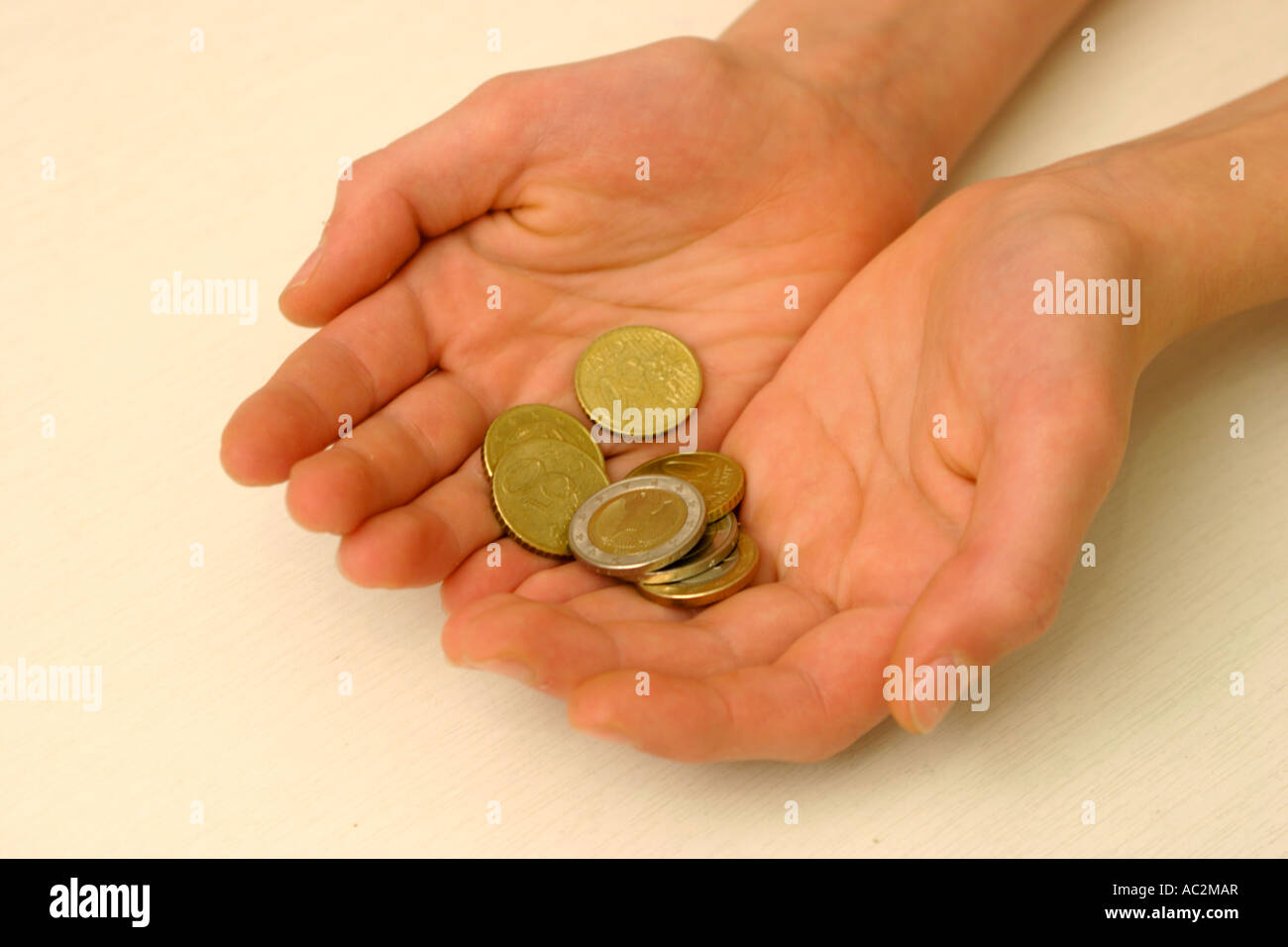 Money changing hands hi-res stock photography and images - Alamy