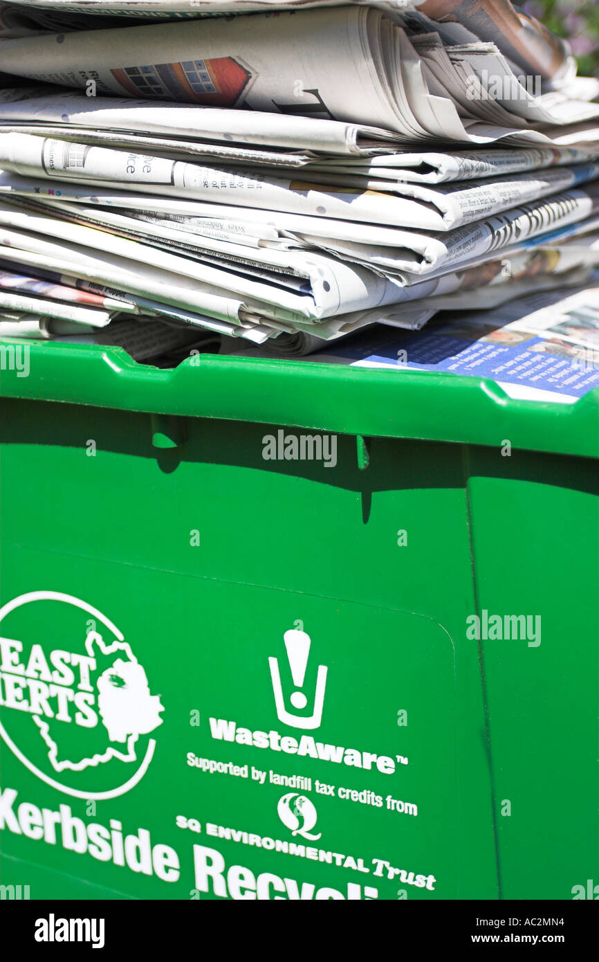 Green kerbside box hi-res stock photography and images - Alamy