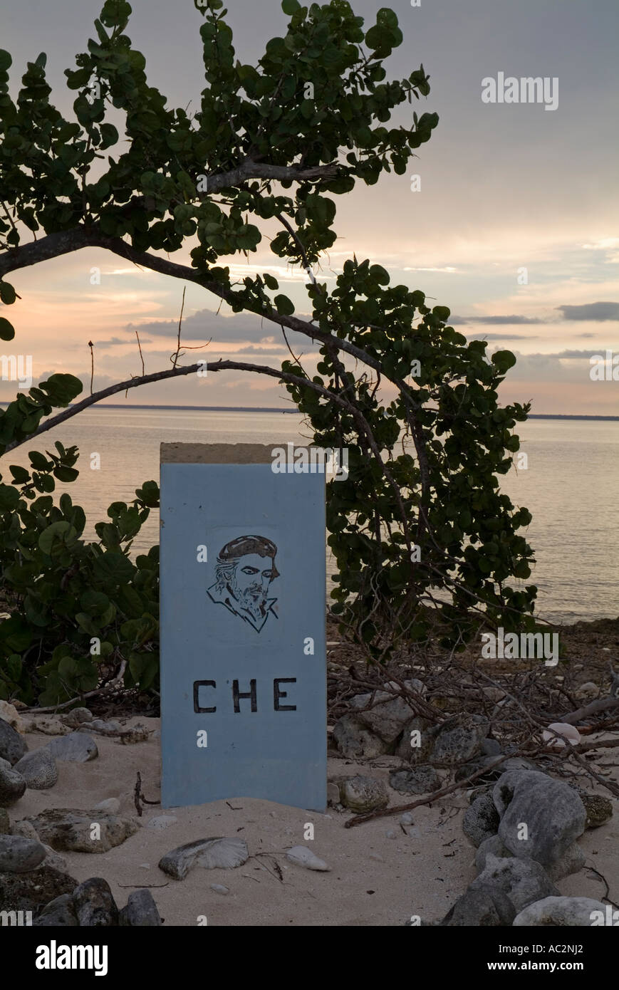 Che Guevara headstone on a beach near Maria la Gorda, Cuba Stock Photo ...