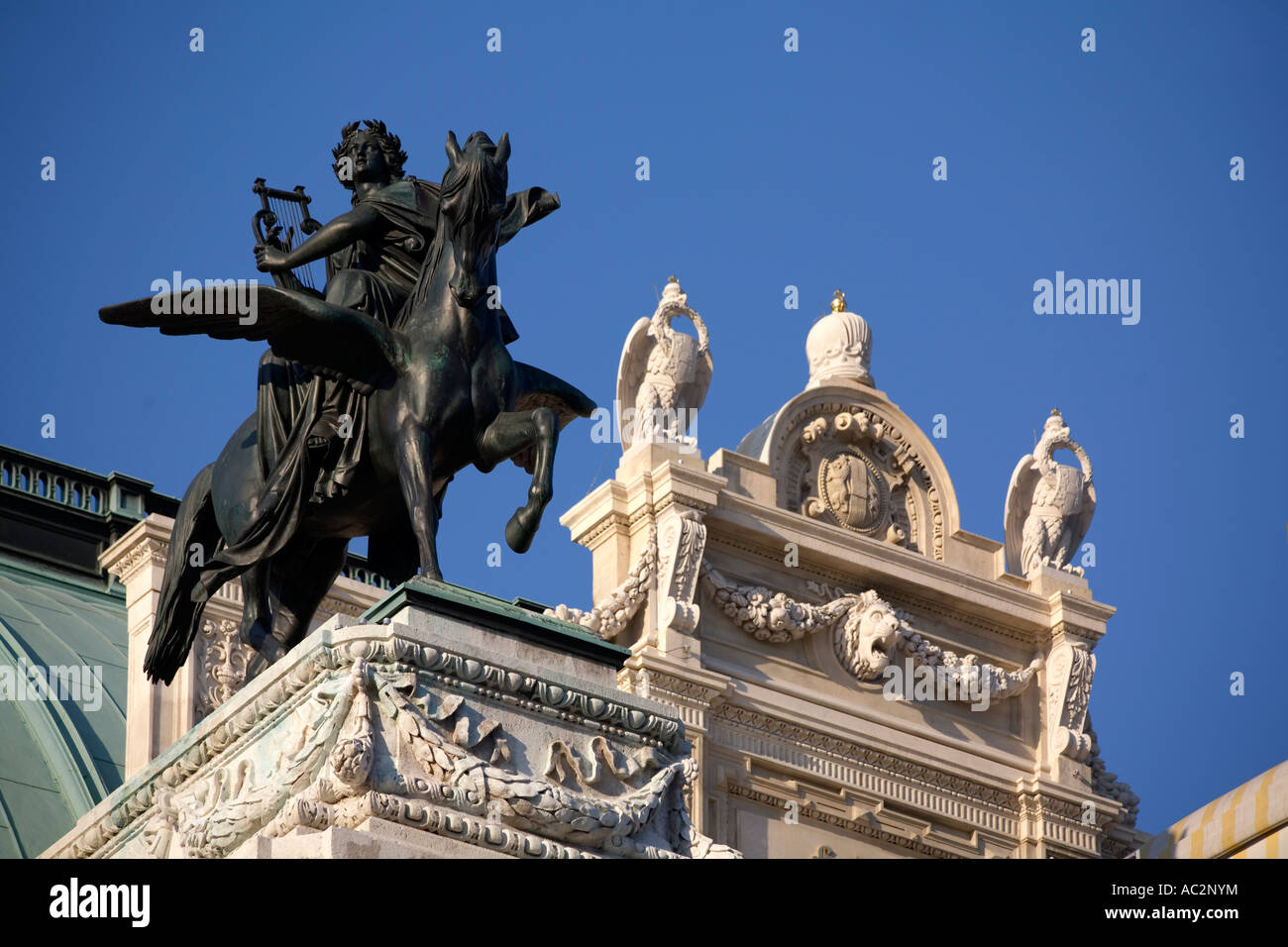 Vienna Opera house Detail sculpture Stock Photo - Alamy
