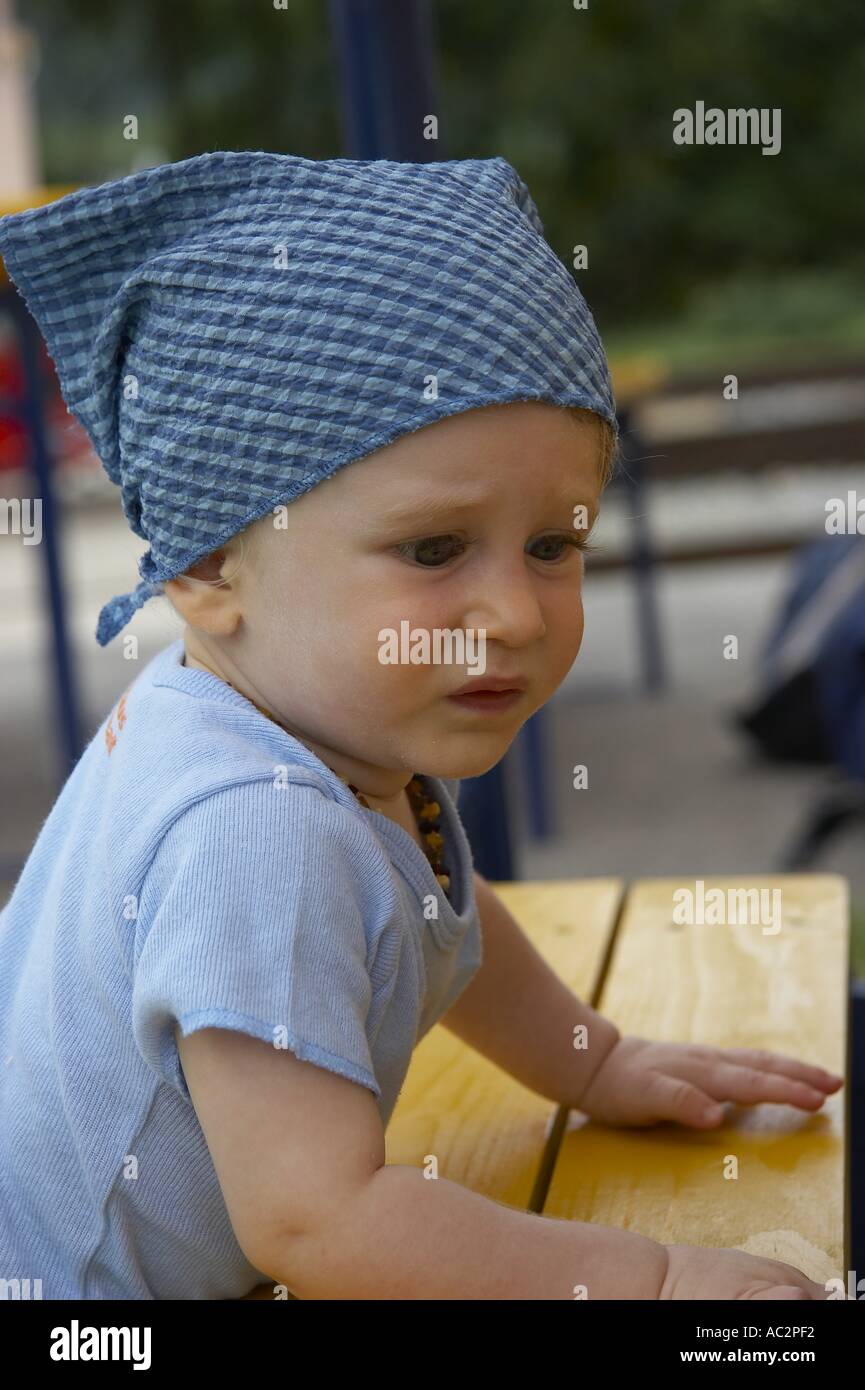 Babies bench hi-res stock photography and images - Alamy