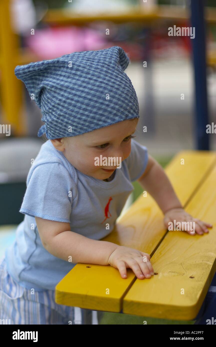 Babies bench hi-res stock photography and images - Alamy