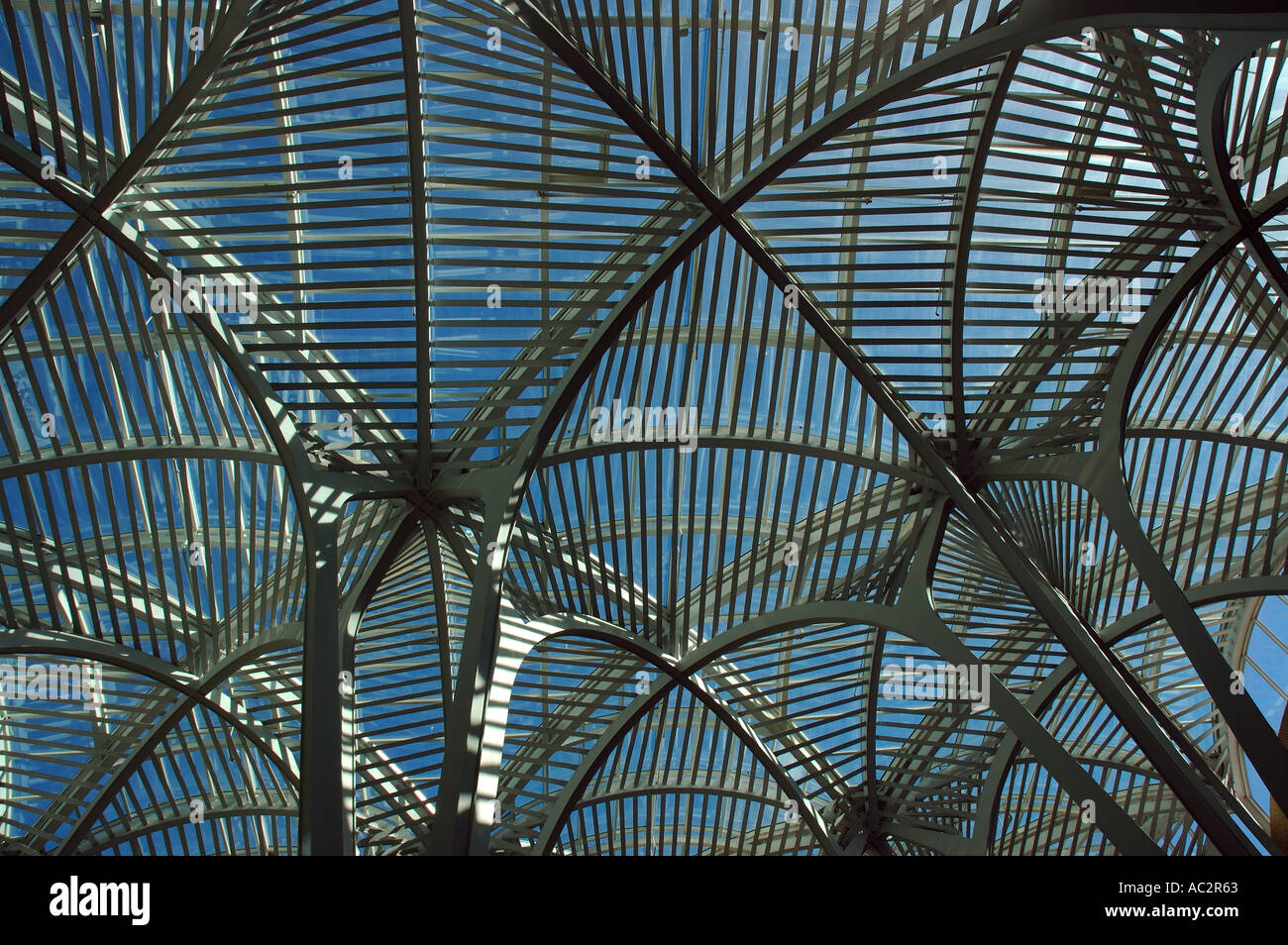 Abstract lines on Atrium Ceiling Stock Photo - Alamy