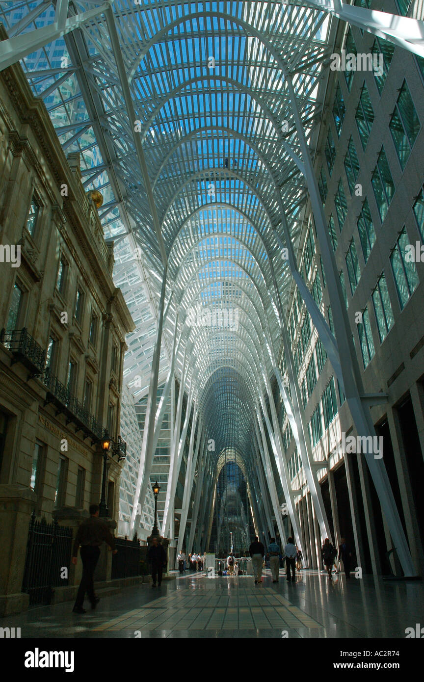 Glass enclosed atrium hi-res stock photography and images - Alamy