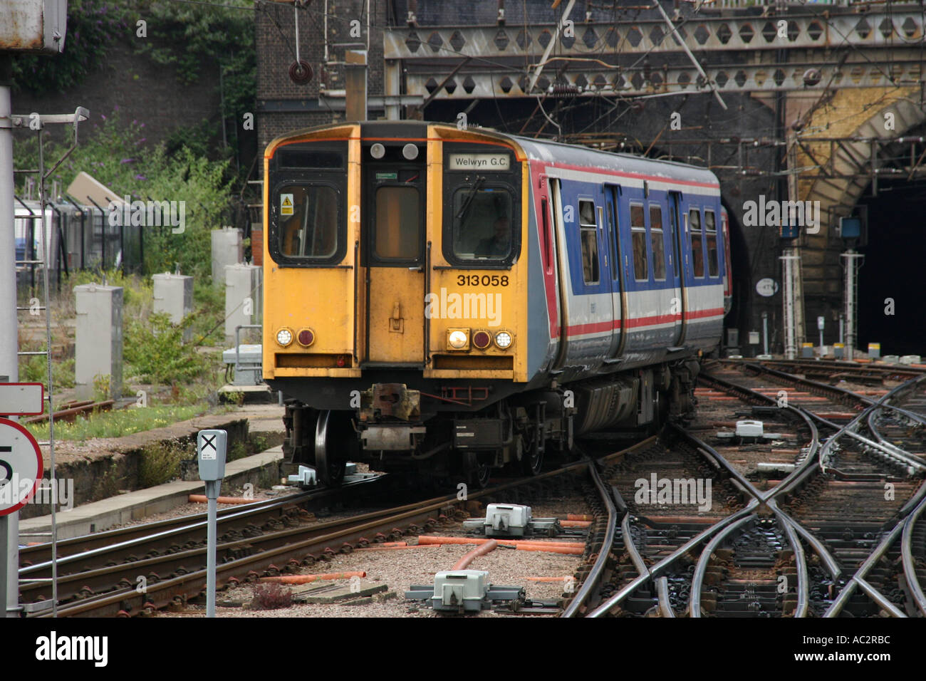 Wagn commuter train kings cross hi-res stock photography and images - Alamy