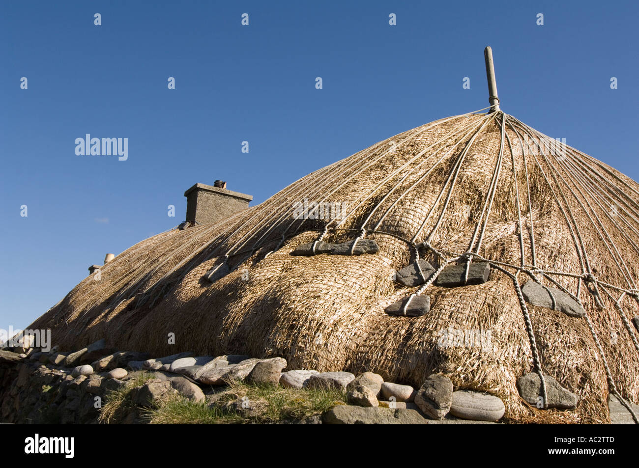 Traditional blackhouses hi-res stock photography and images - Alamy