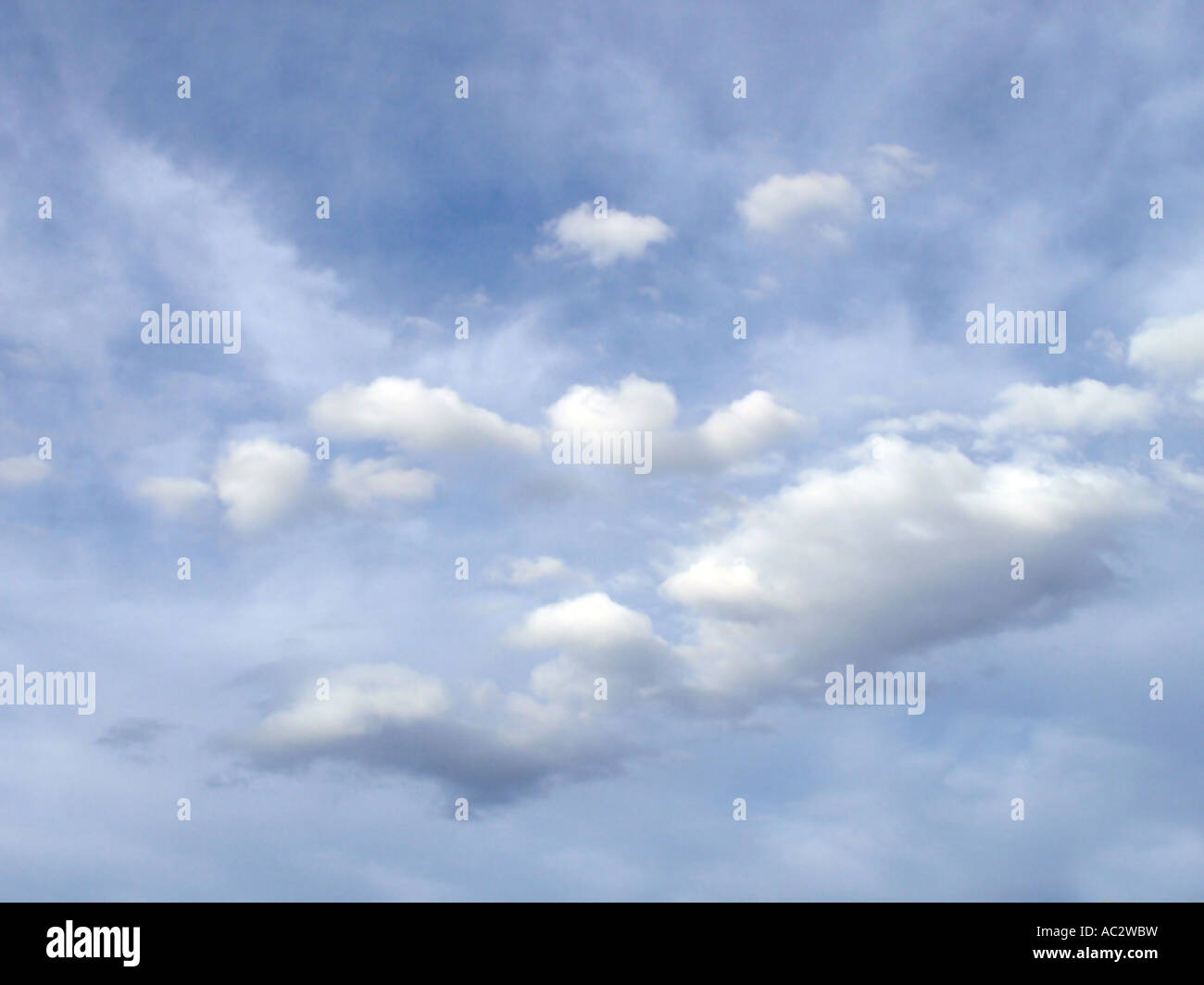 Low flying cumulus clouds Stock Photo - Alamy