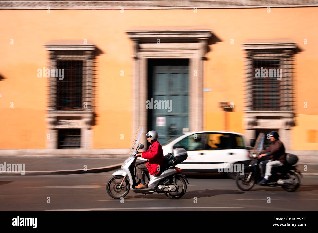 Moped italy crowded hi-res stock photography and images - Alamy